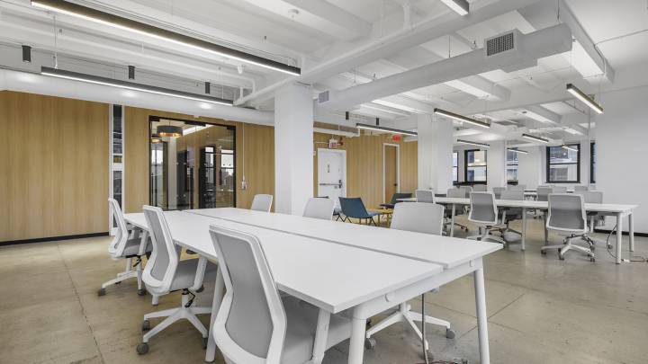 345 Seventh Avenue – Boutique Office Space in the Heart of Penn Plaza